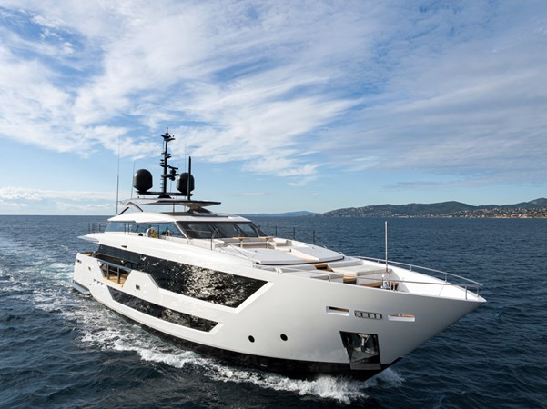 2020 CUSTOM LINE Yacht for Sale | 106' 3" Motor Yacht France 406016 | YATCO