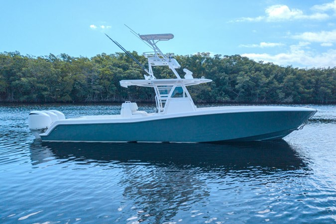 IN PURSUIT Motor Yacht INVINCIBLE 39' 2020 | YATCO