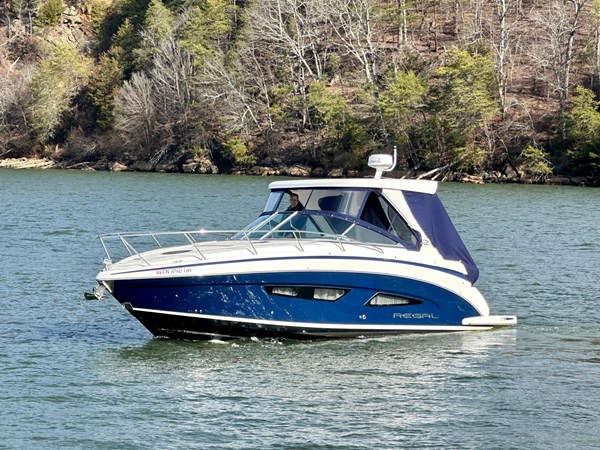 2021 Regal 33 Express Cruising Yacht REGAL 33' 11" 2021 | YATCO