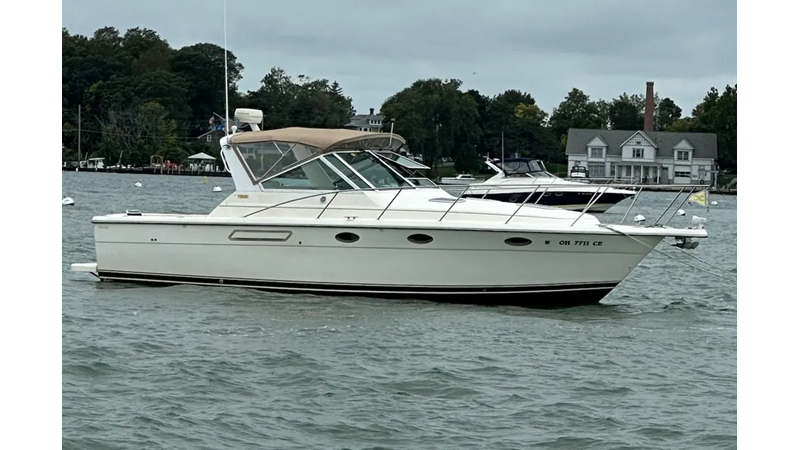 1998 31' 6" TIARA in Port Clinton Ohio United States (408004) | YachtsBlue