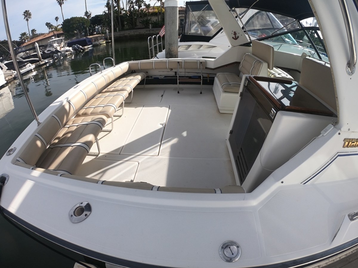 Don't Rush Cruising Yacht TIARA 33' 1989 | YATCO