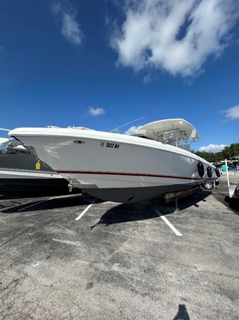 2005 Intrepid 32' Open Boat INTREPID POWERBOATS INC. 32' 2005 | YATCO