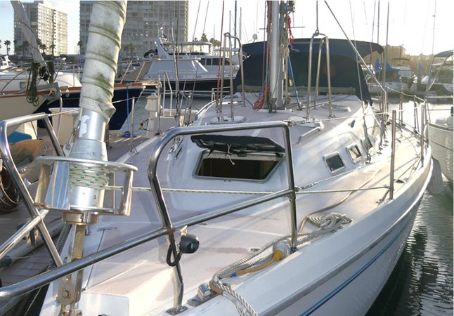 Freudian Sloop III Cruising or Racing Sailboat CATALINA 38' 5" 1997 | YATCO