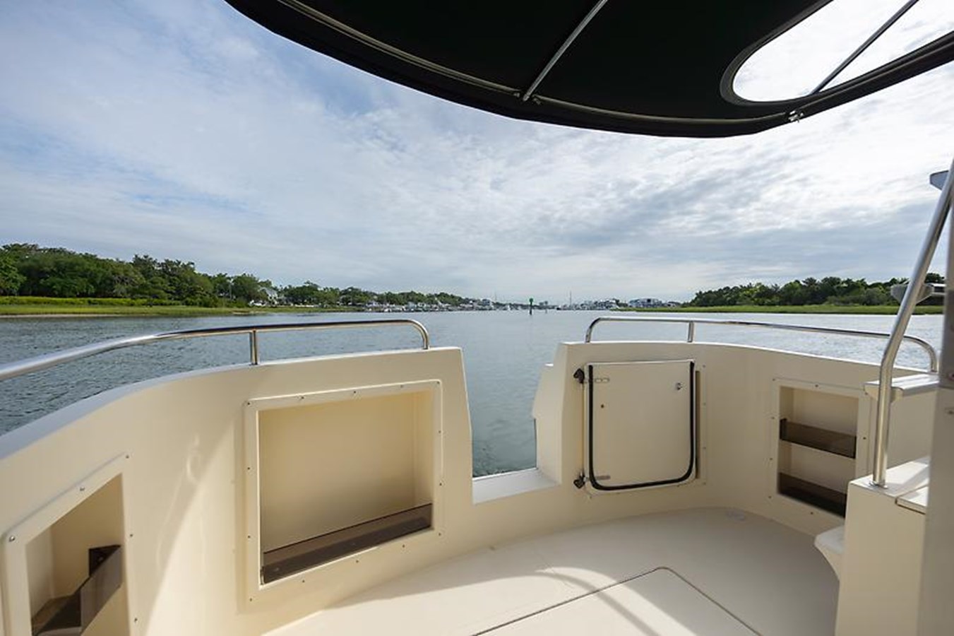 Summertime Trawler Yacht CAMANO 31' 2004 | YATCO