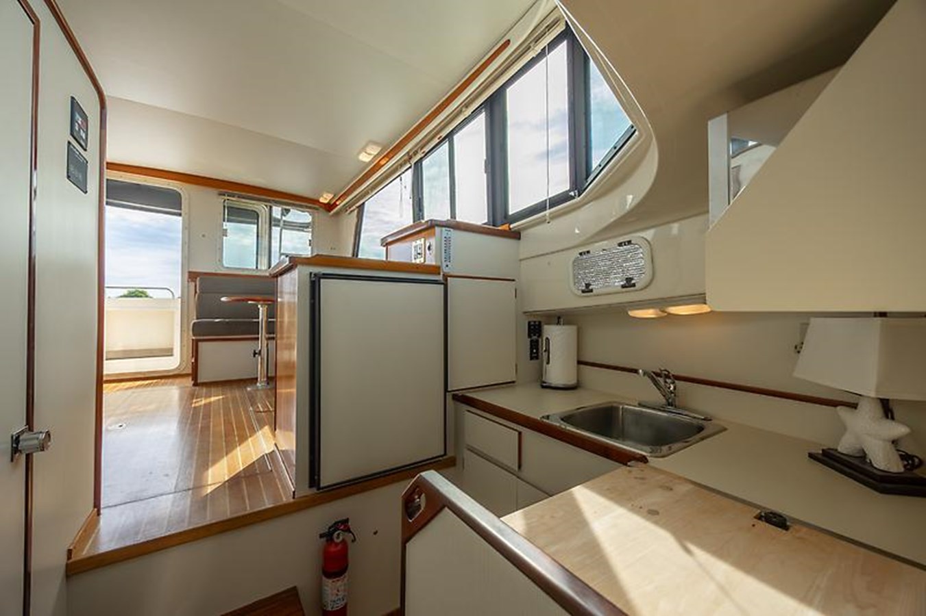 Summertime Trawler Yacht CAMANO 31' 2004 | YATCO