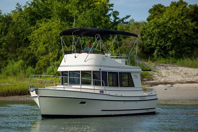 Summertime Trawler Yacht CAMANO 31' 2004 | YATCO