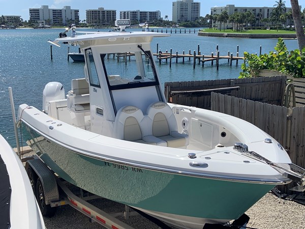 Everglades 255CC Boat EVERGLADES 26' 11" 2017 | YATCO
