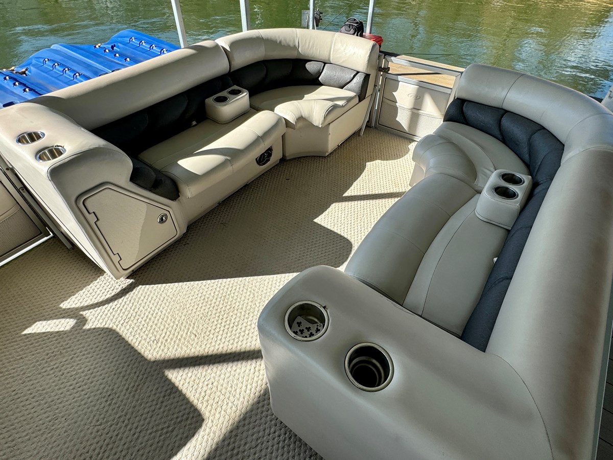 08 Manitou Legacy 24 Tritoon NLDF Boat MANITOU 27' 2008 | YATCO