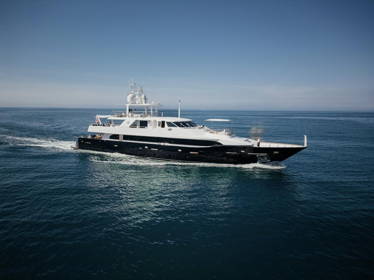 LADY IN BLUE Yacht for Sale | 134' 7" CLEMNA 1999 | FGI